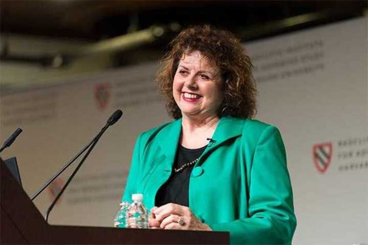 Video: quién es Laurie Garrett, la periodista que predijo el coronavirus - 04/05/2020 - Clarín.com