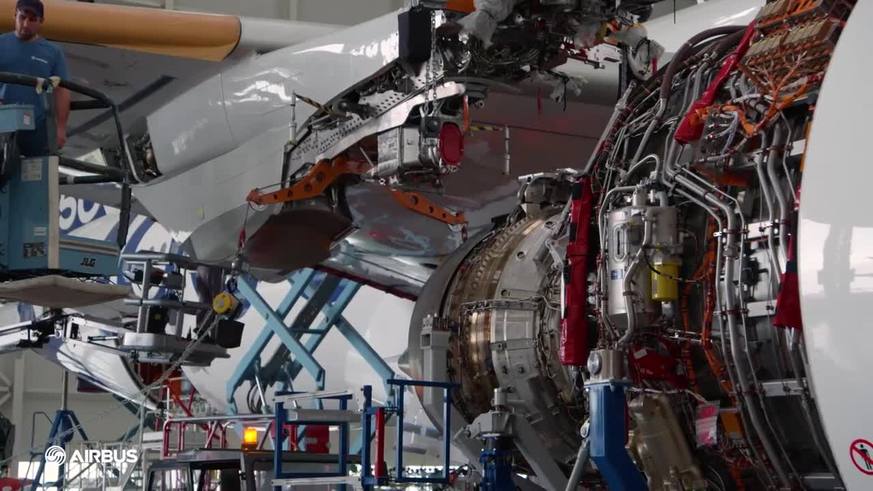 Así le instalan un motor al nuevo Airbus A350-1000. - 24/11/2016 ...