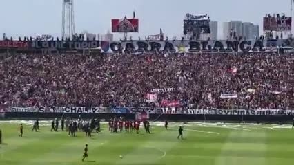 Banderazo del Colo Colo antes del clásico - 12/02/2019 - Olé